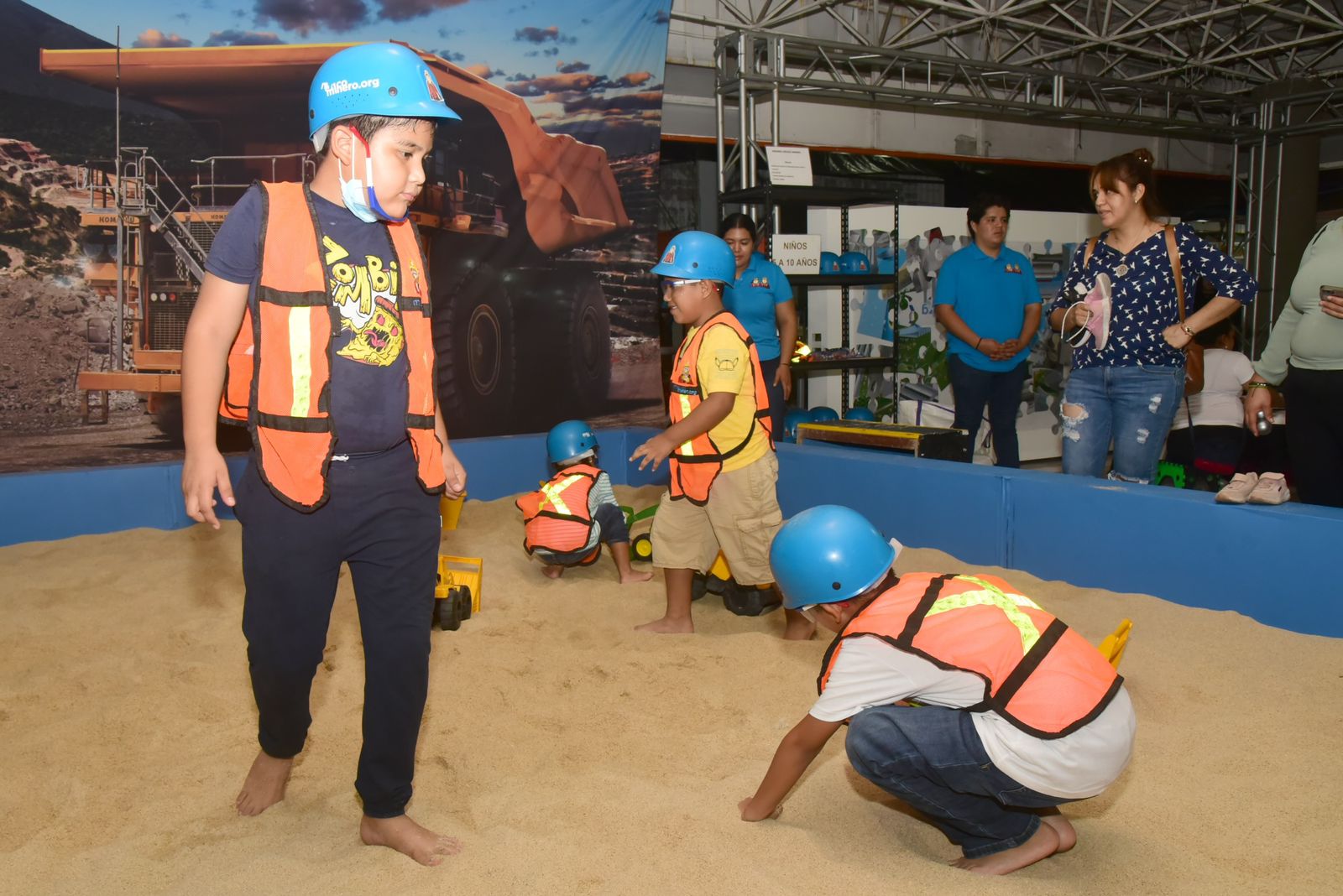 ¡Todo inicia con la minería! Peña Colorada presenta la exposición ...
